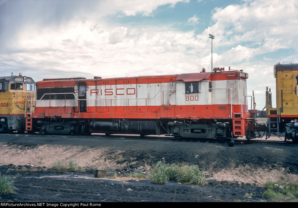 SLSF 800 Frisco, GE U25B, on the UP RR with U50C UP 5008
